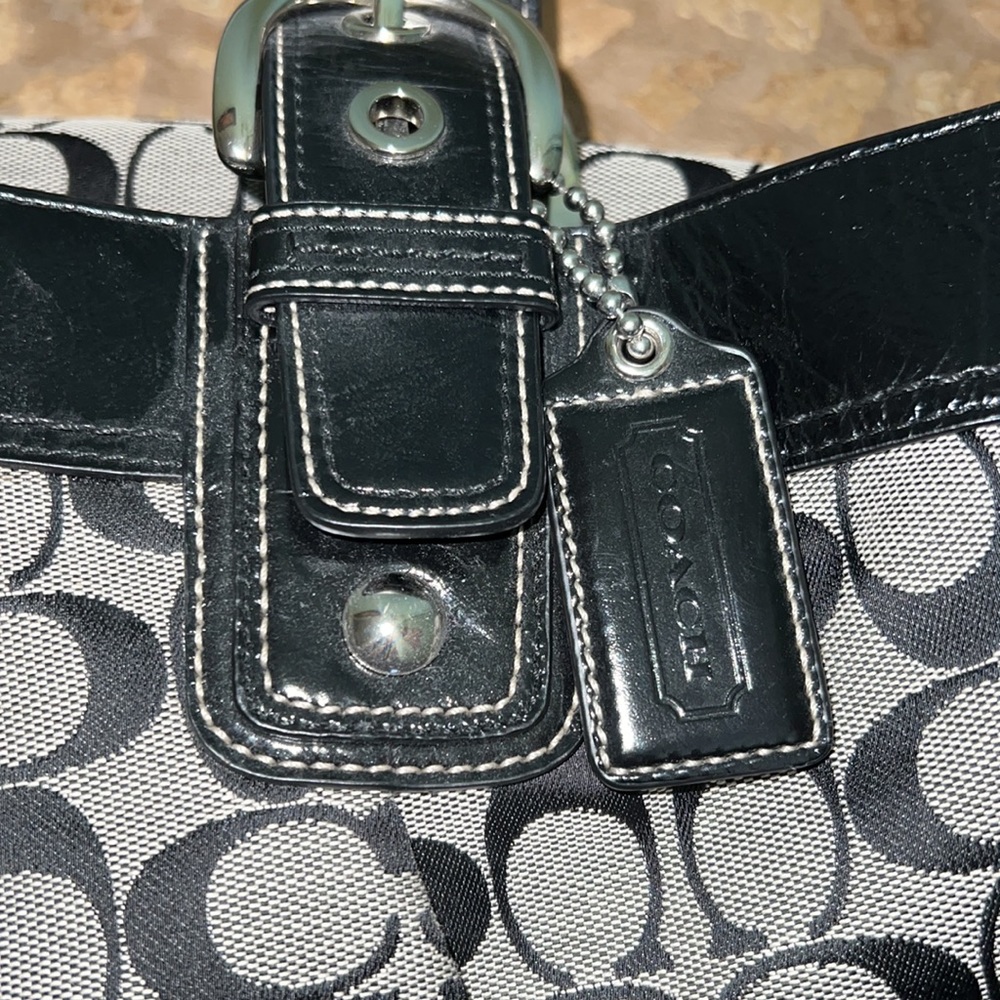 Coach Signature Black Patent Leather Shoulder Bag - Gem